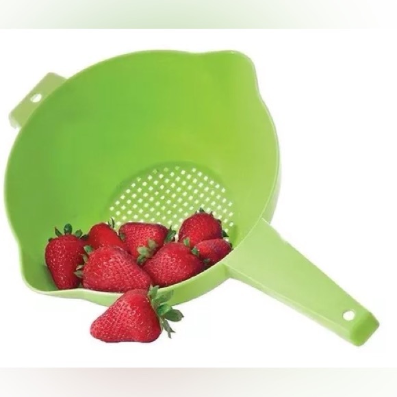 Tupperware | Kitchen | Tupperware 2 Quart Colander Strainer With Handle ...